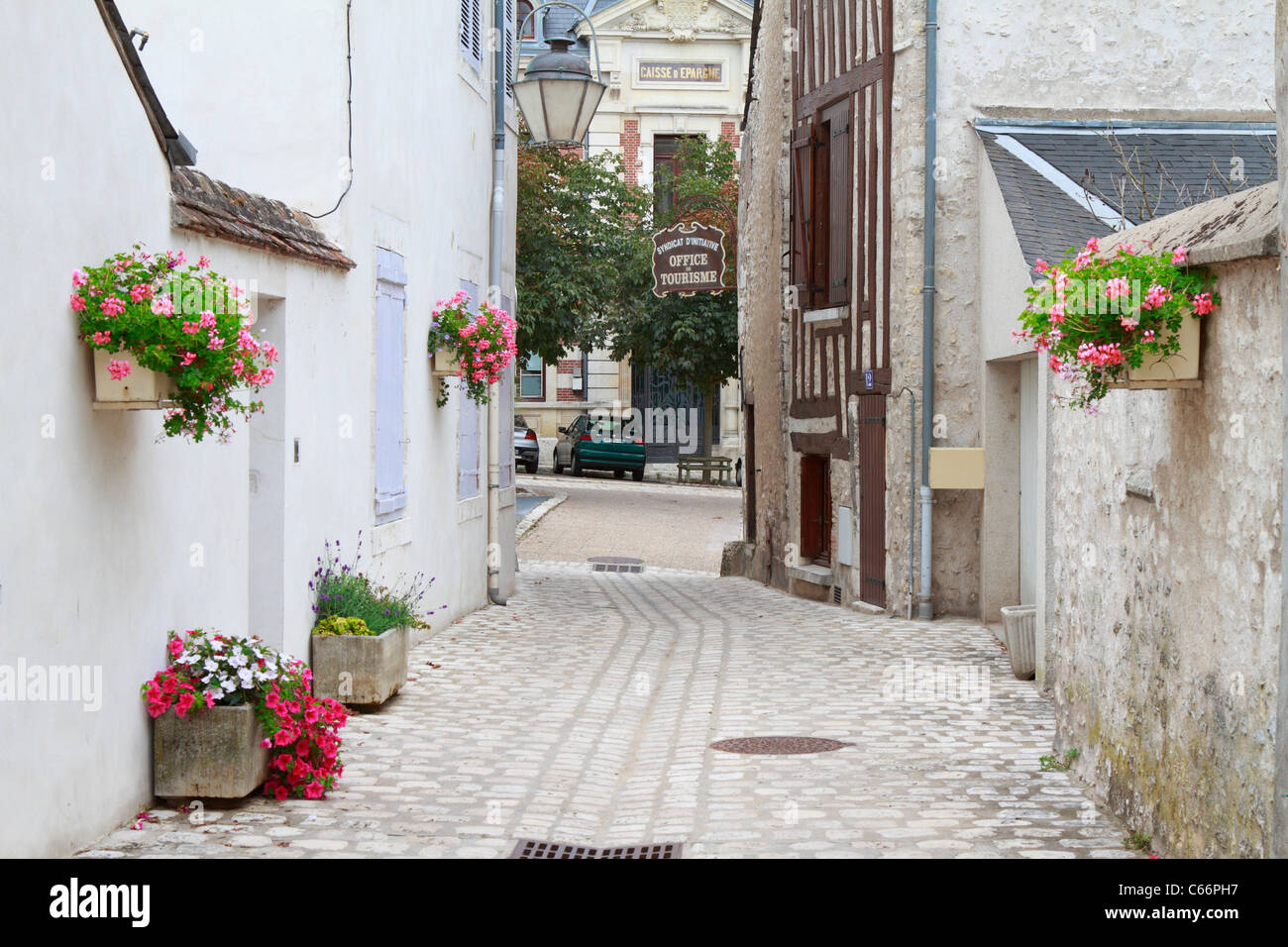 Narrow whitewashed street lined hi-res stock photography and images - Alamy
