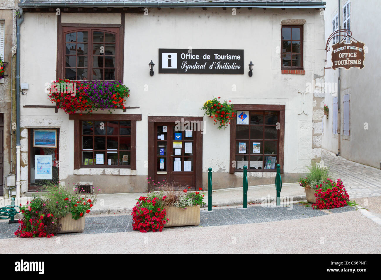 Office de Tourisme, Tourist Office in the medieval town of Beaugency in ...