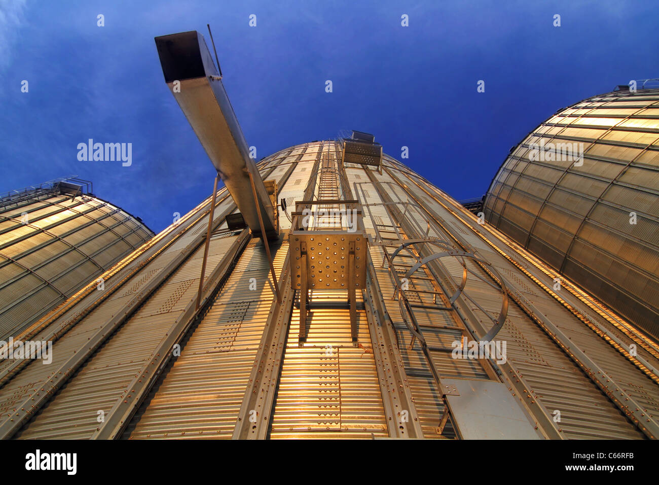 Grain chute hi-res stock photography and images - Alamy