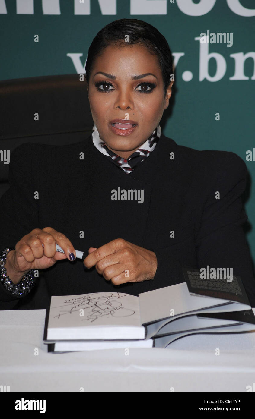 Janet Jackson at in-store appearance for Janet Jackson TRUE YOU Book ...
