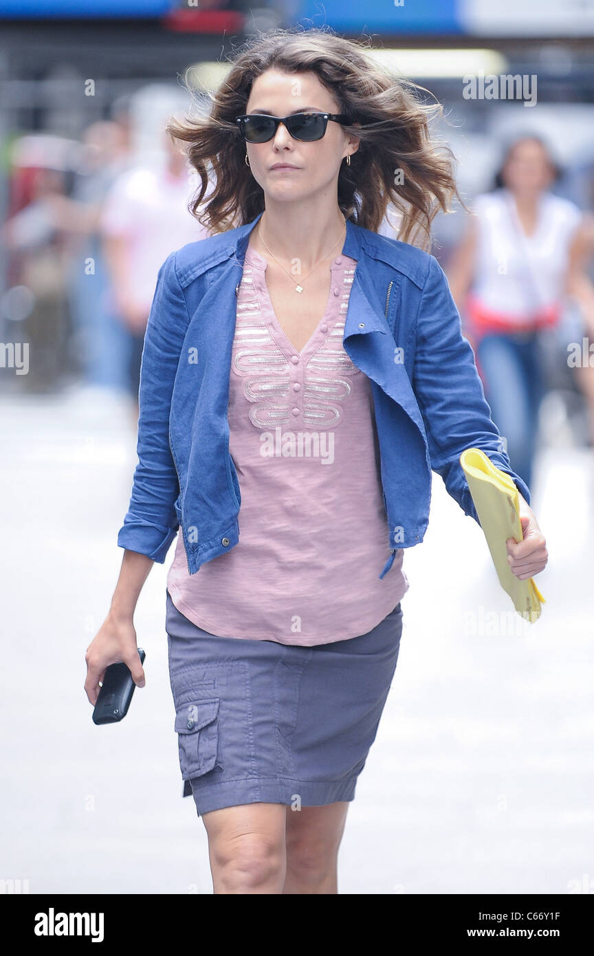 Keri Russell, walks to the 'Running Wilde' film set in Downtown ...