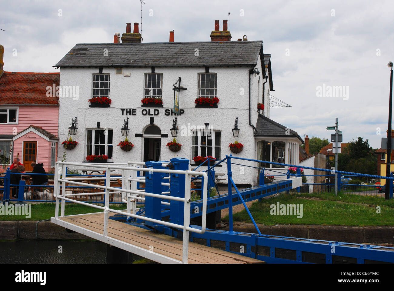 The old ship pub heybridge hi-res stock photography and images - Alamy
