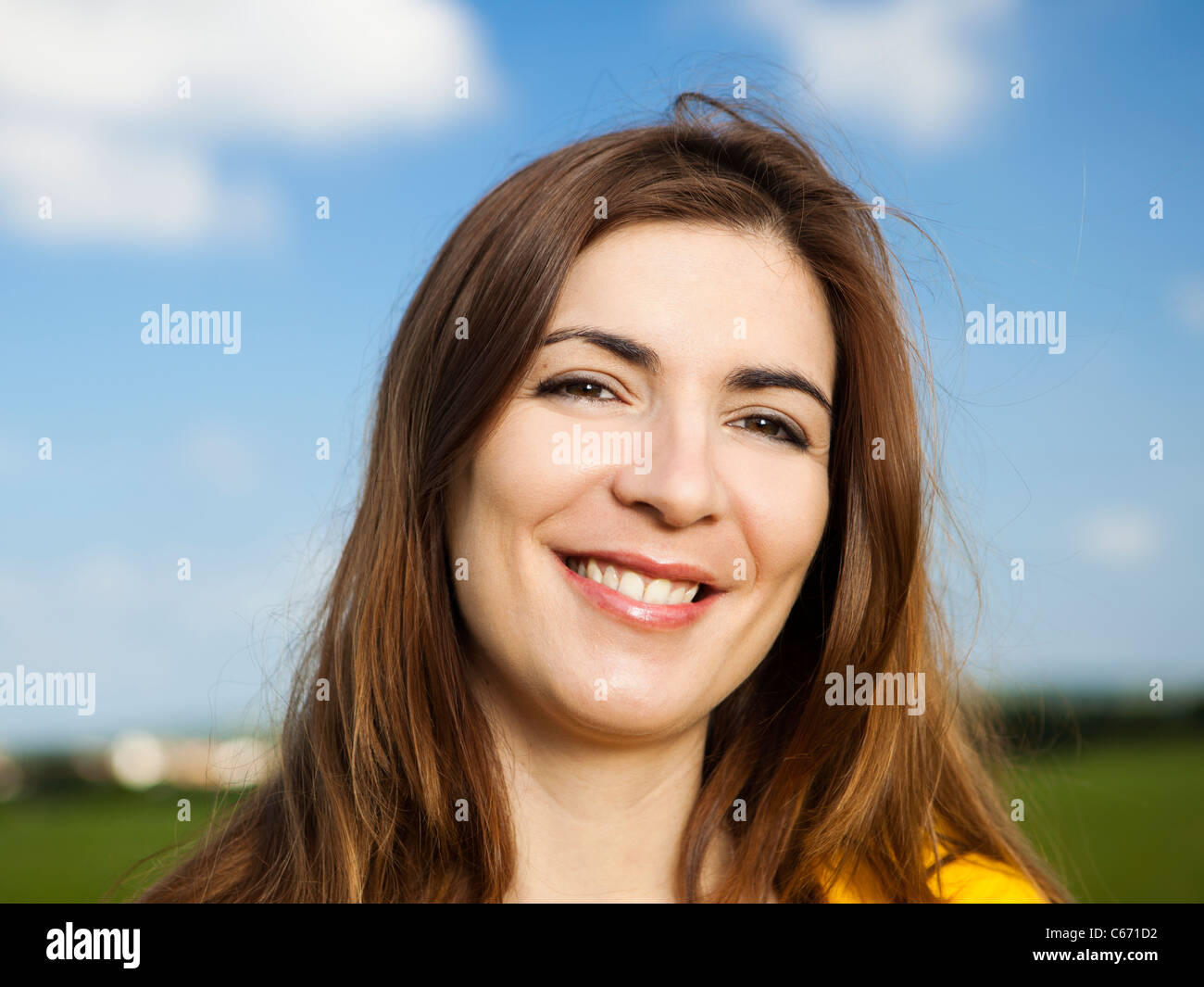 Outdoor portrait of a beautiful and natural woman Stock Photo - Alamy
