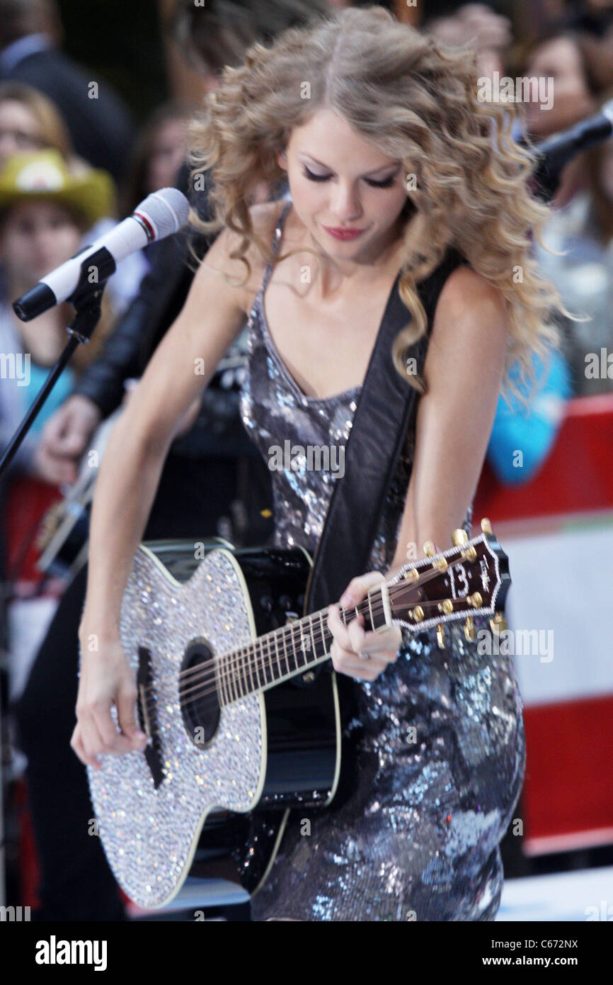 Taylor Swift on stage for NBC TODAY Show Concert Series with Taylor ...