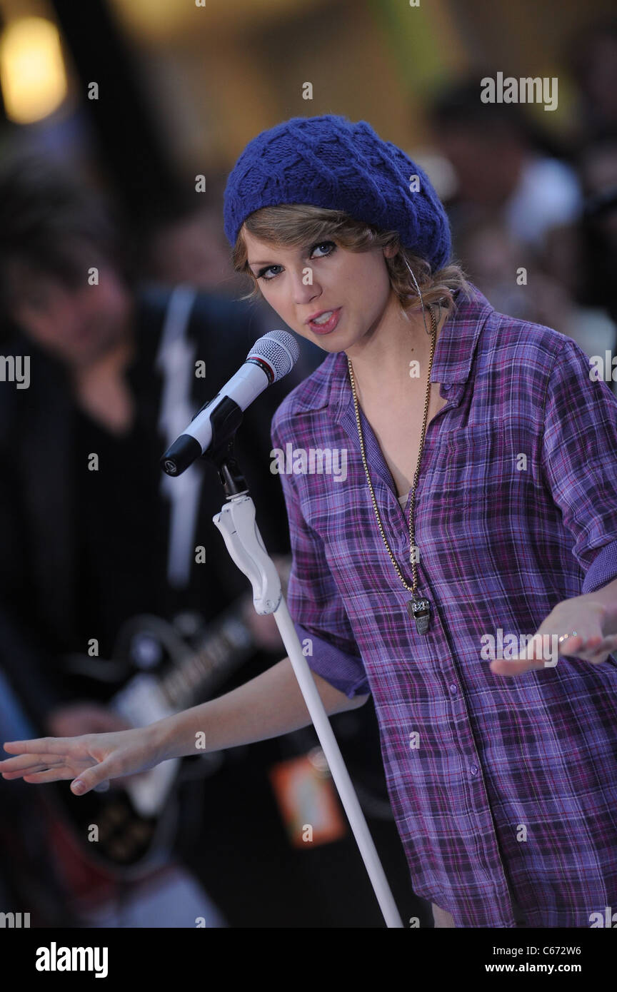 Taylor Swift on stage for NBC TODAY Show Concert Series with Taylor ...