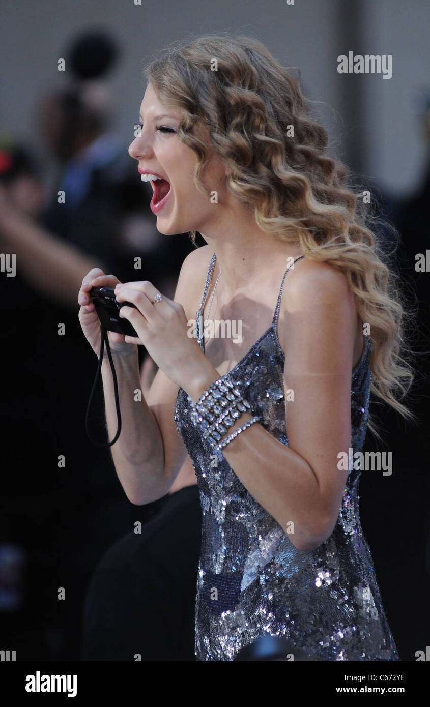 Taylor swift talk show hi-res stock photography and images - Alamy