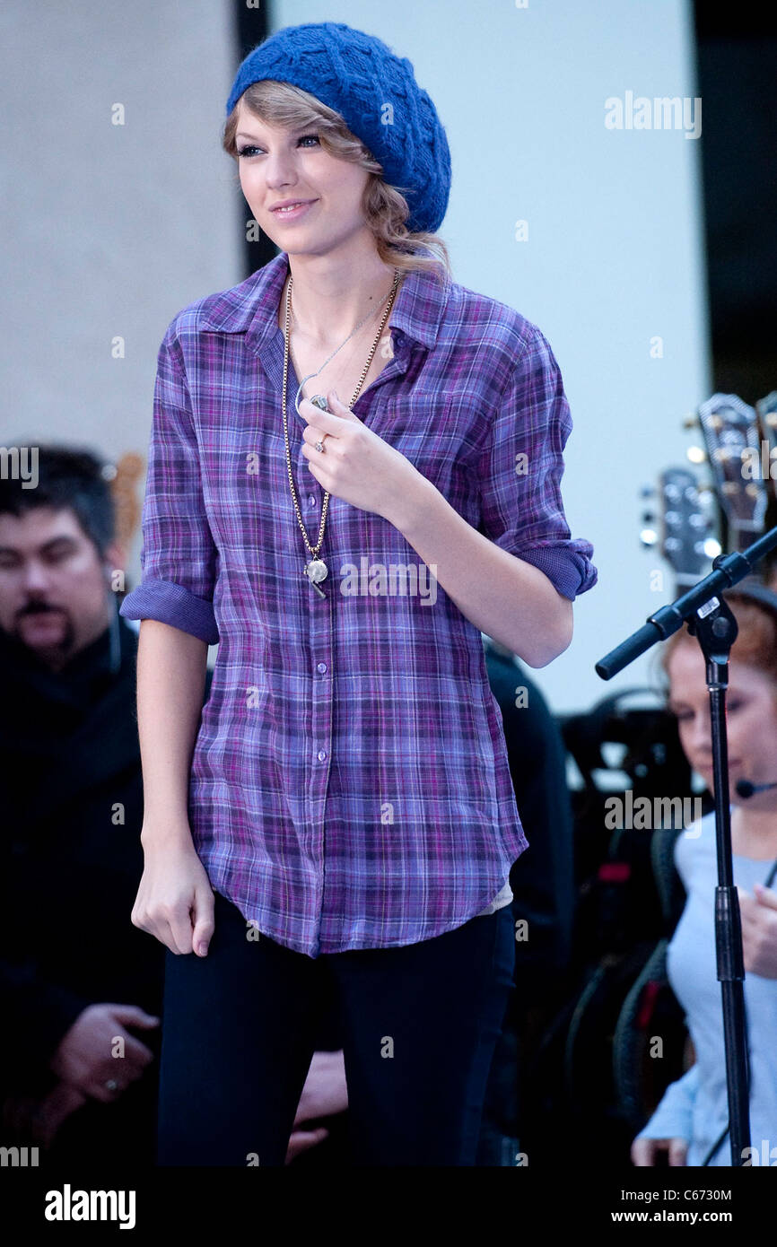 Taylor Swift on stage for NBC TODAY Show Concert Series with Taylor ...