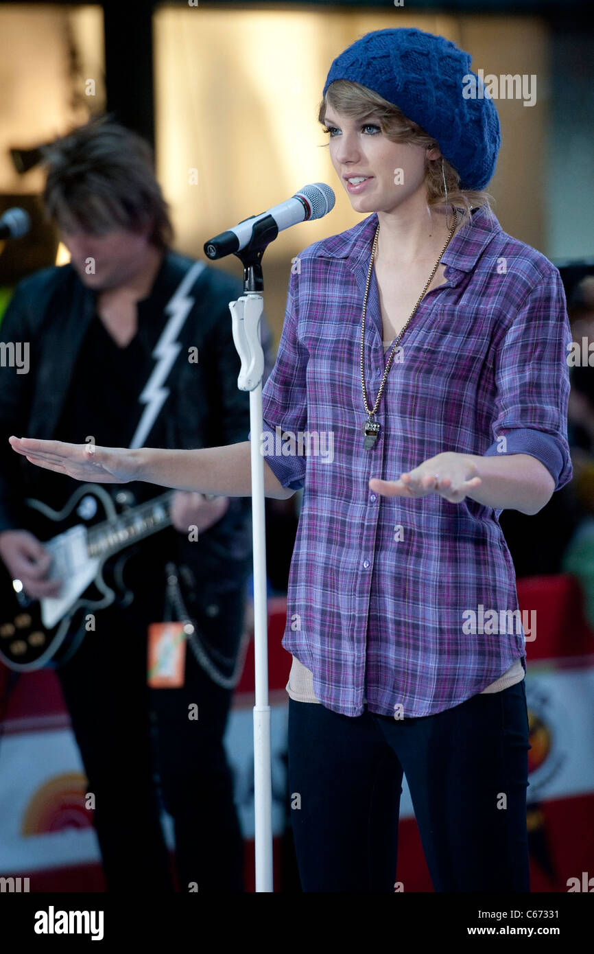 Taylor Swift on stage for NBC TODAY Show Concert Series with Taylor ...