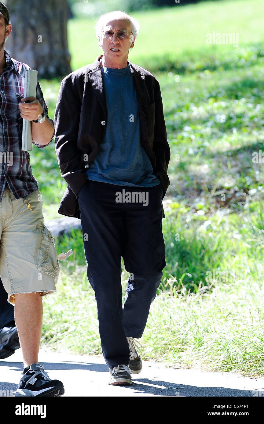 Larry David, walks to the 'Curb Your Enthusiasm' movie set in Central ...