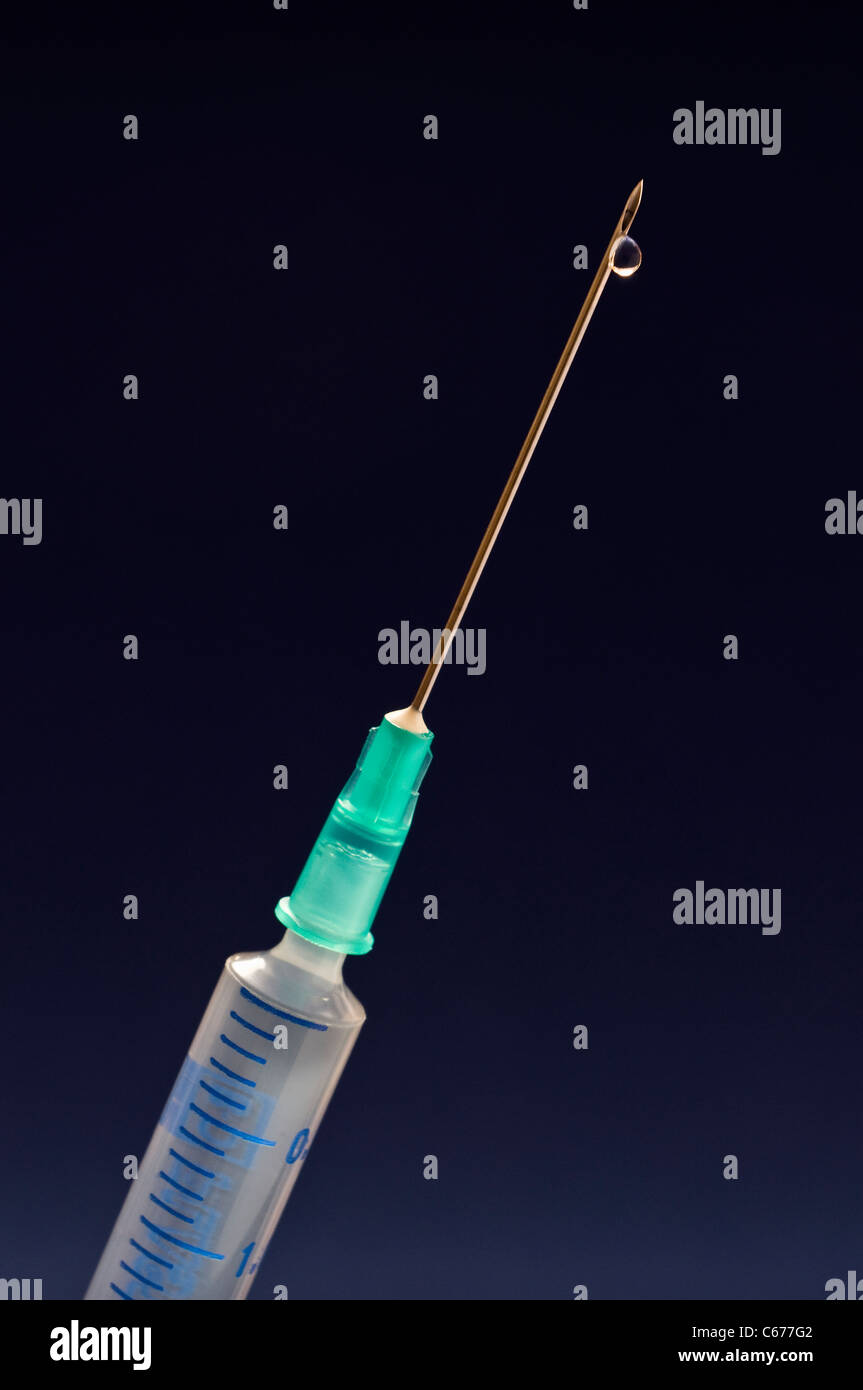 Hypodermic needle hi-res stock photography and images - Alamy