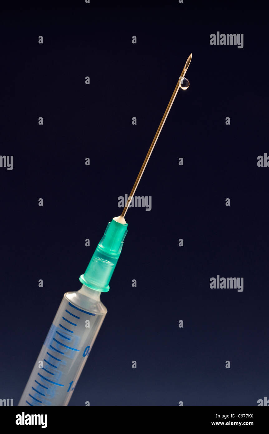 Hypodermic needle hi-res stock photography and images - Alamy