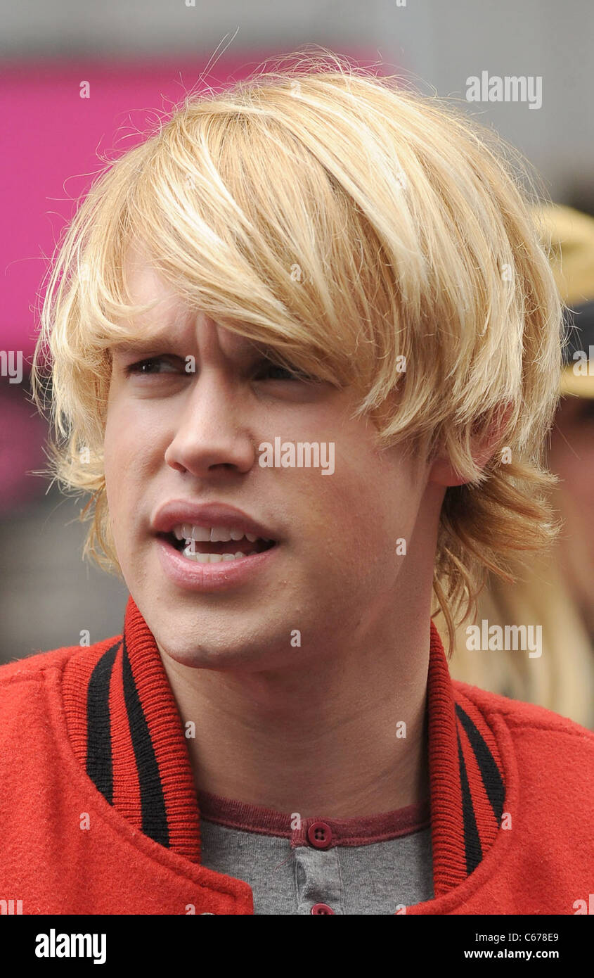 Chord Overstreet on location for GLEE Season 2 Filming On Location in ...