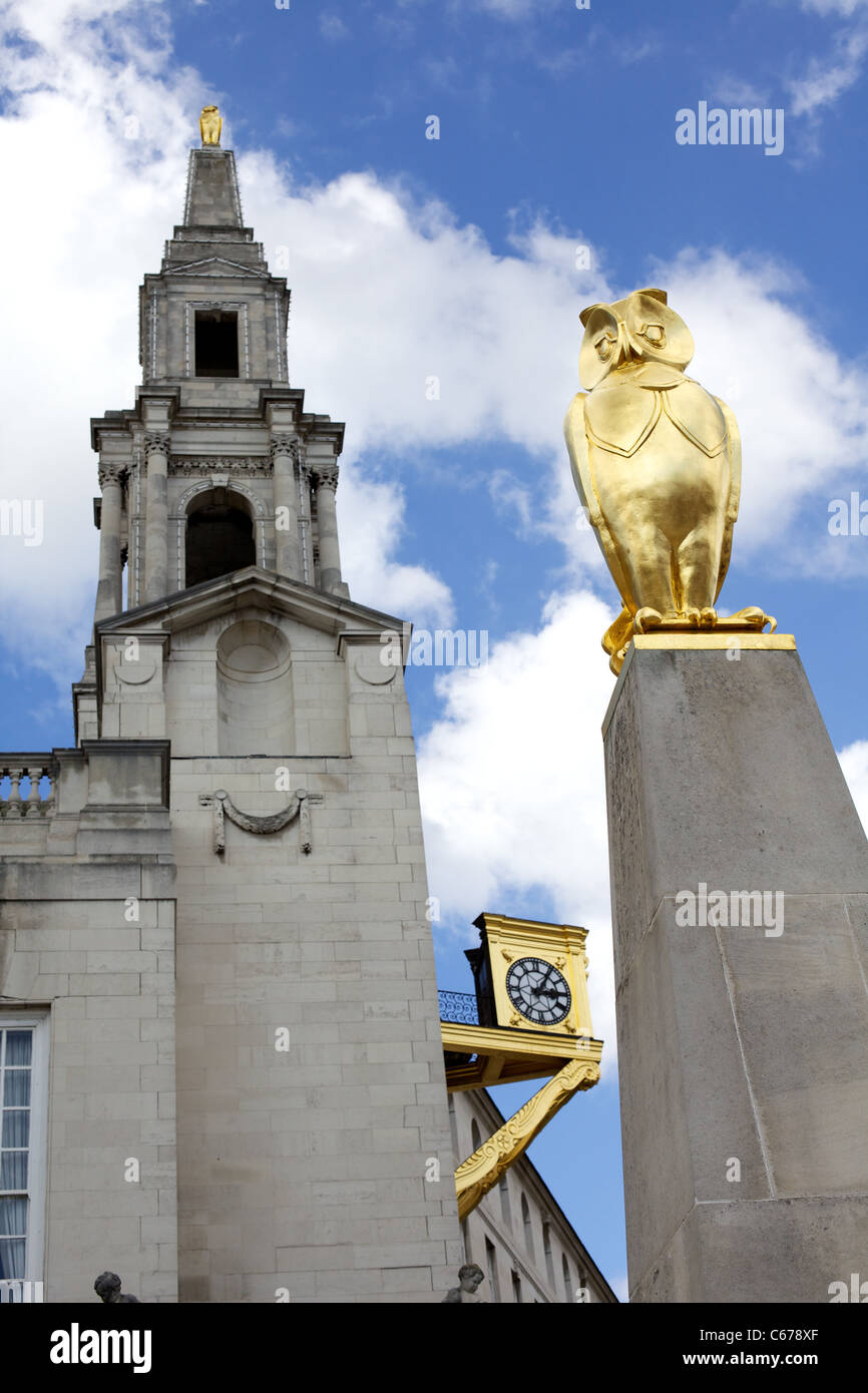 The civic hall gold clock hi-res stock photography and images - Alamy