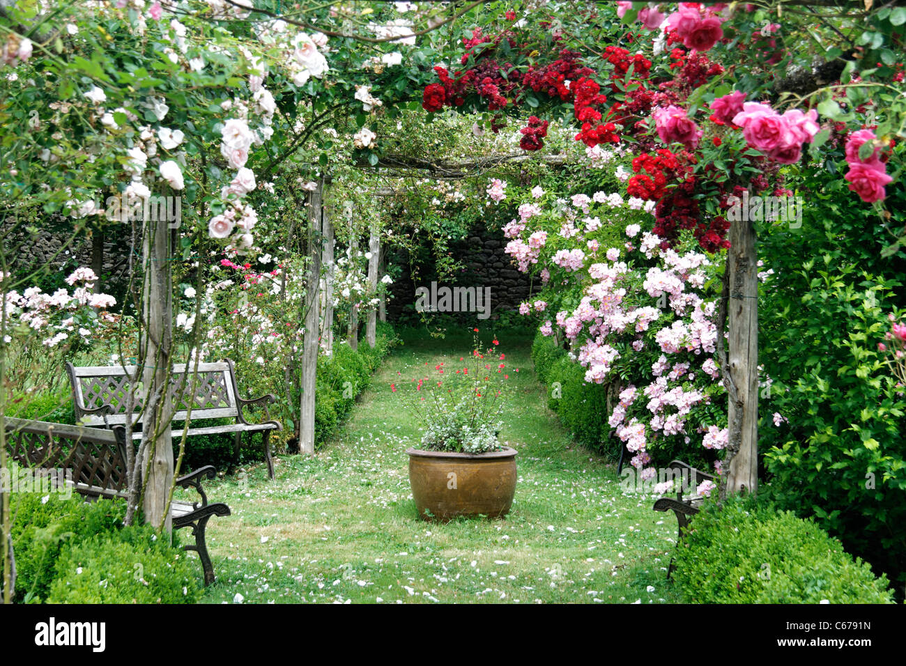 Symbols or logos of any commer hi-res stock photography and images - Alamy