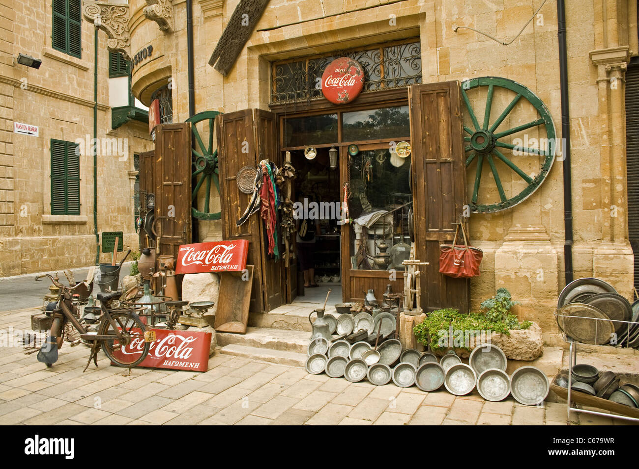 Antique coca cola sign hi-res stock photography and images - Alamy
