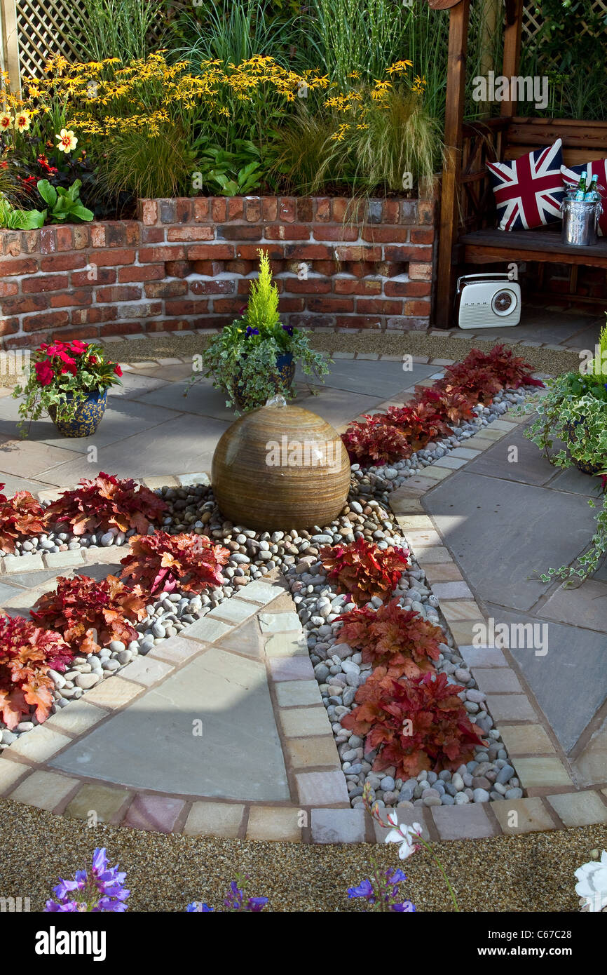 CND symbol semaphore letters N(uclear) and D(isarmament) designed ...