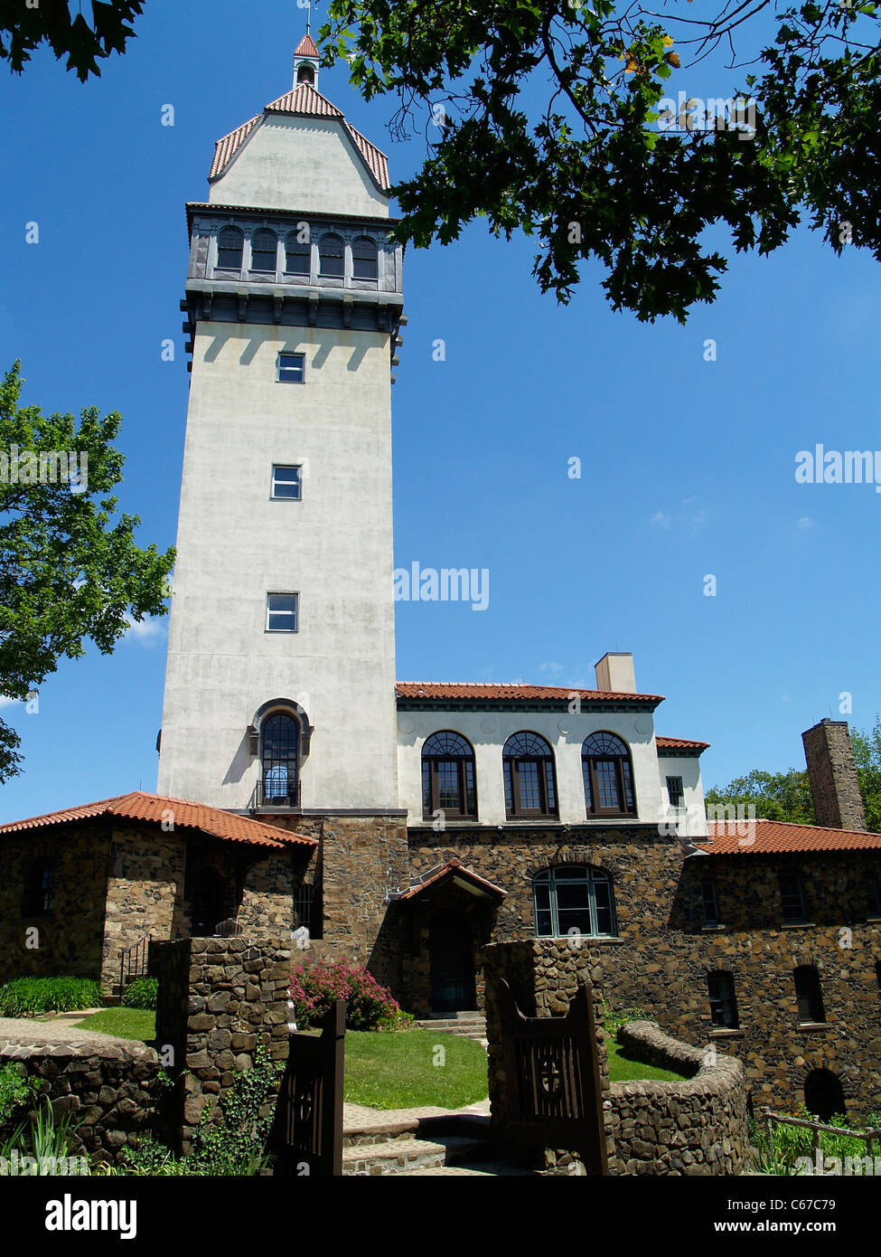 Heublein Tower, Talcott Mountain State Park, Connecticut Stock Photo ...