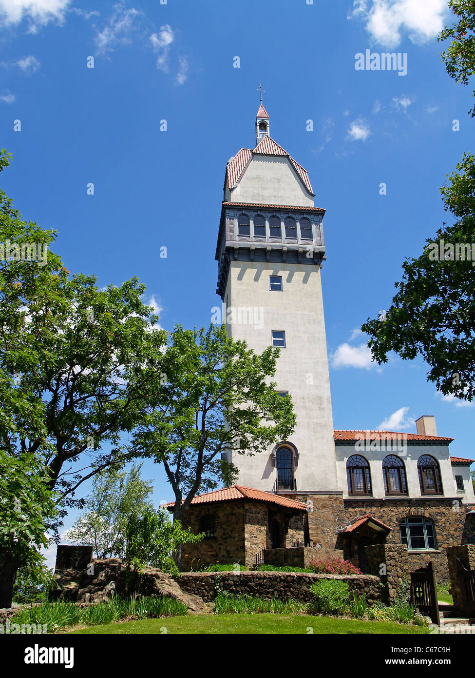 Heublein Tower, Talcott Mountain State Park, Connecticut Stock Photo ...