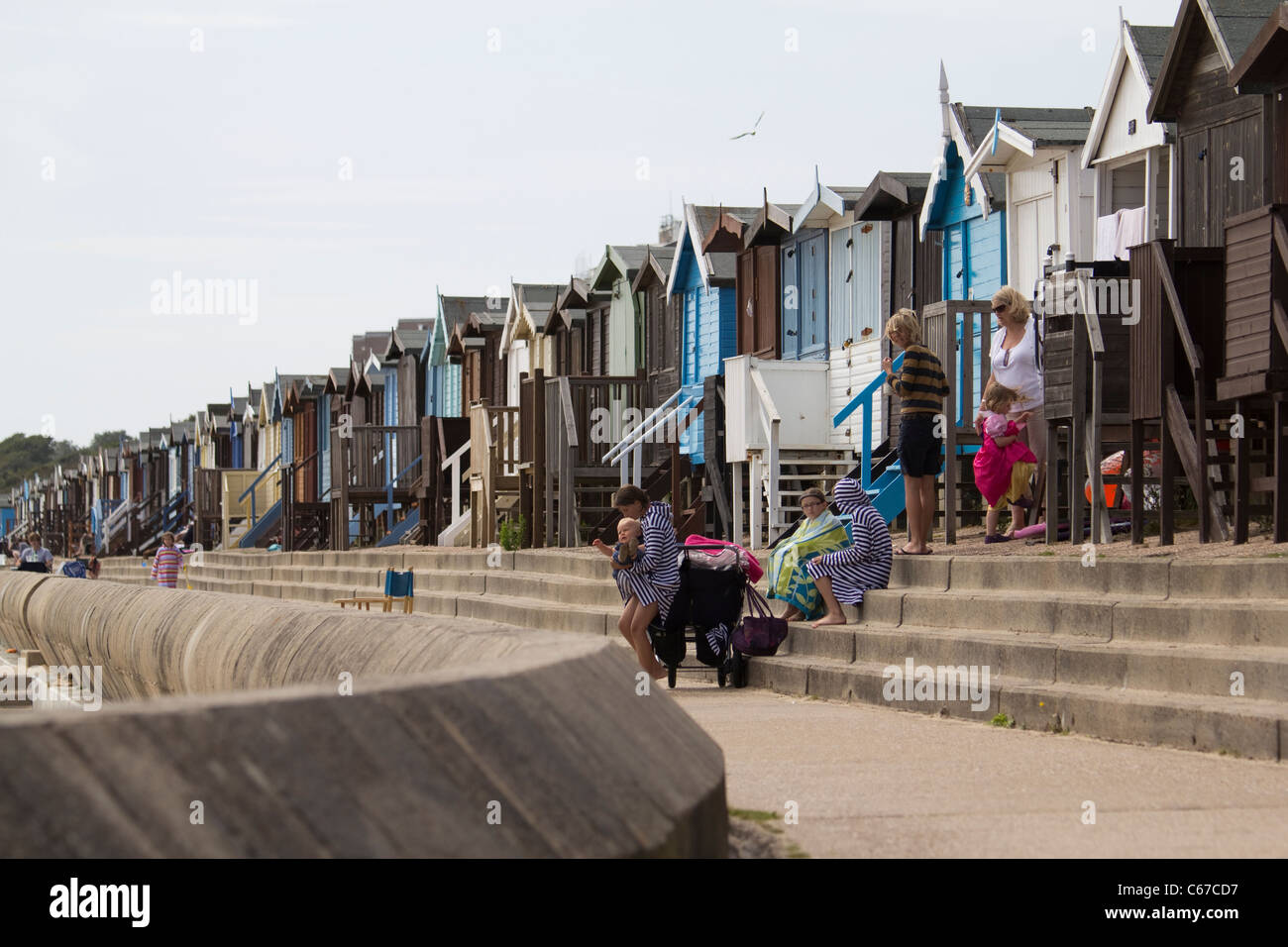 Frinton Beach Huts Stock Photos & Frinton Beach Huts Stock Images - Alamy