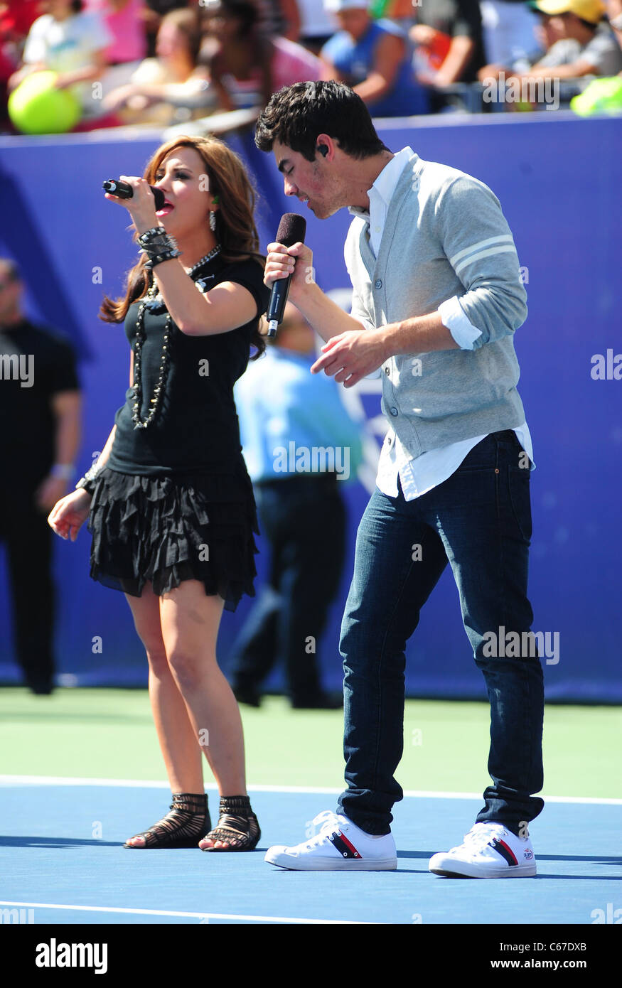 Joe jonas 2010 hi-res stock photography and images - Alamy