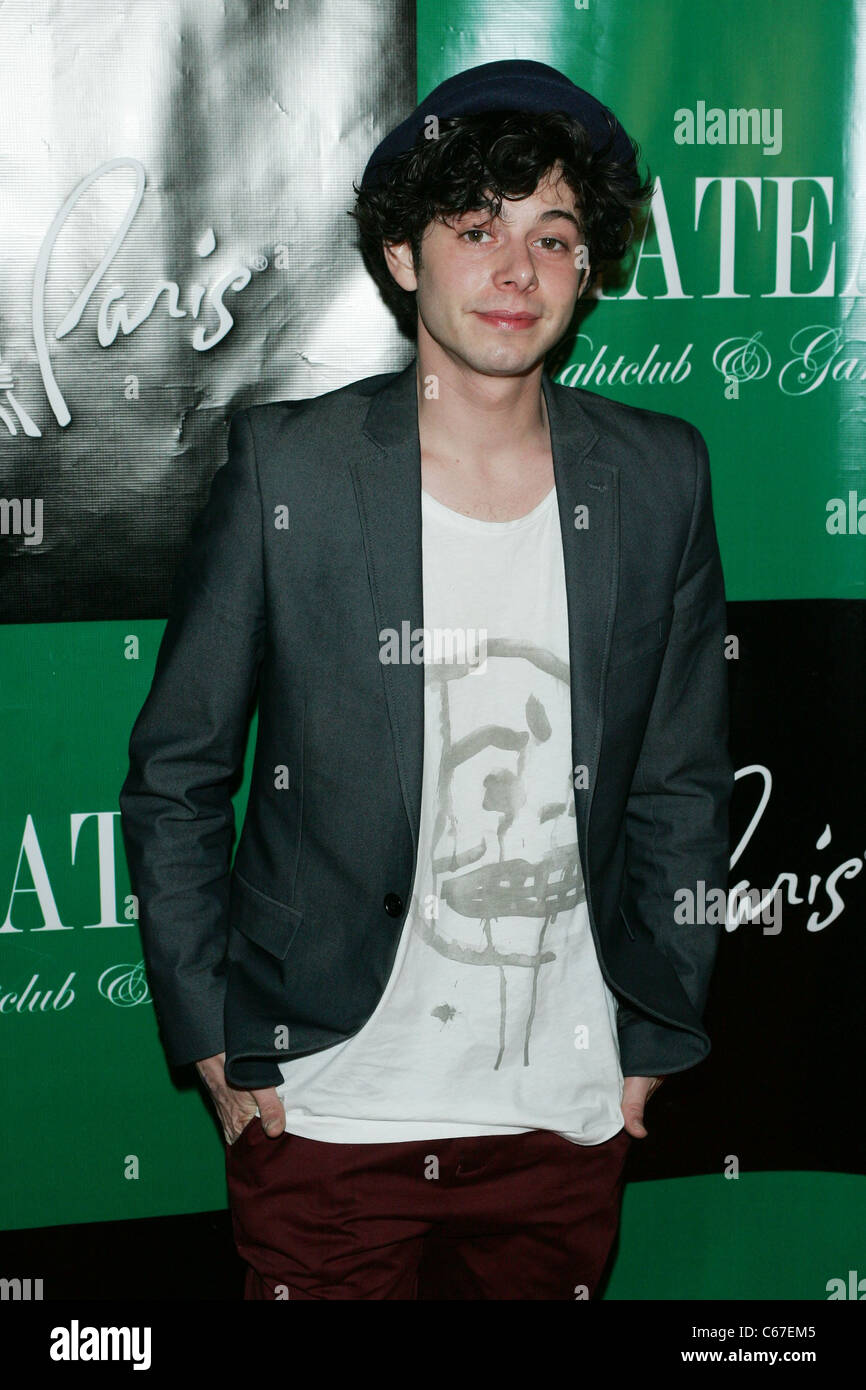 Charlie sheen red carpet hi-res stock photography and images - Alamy