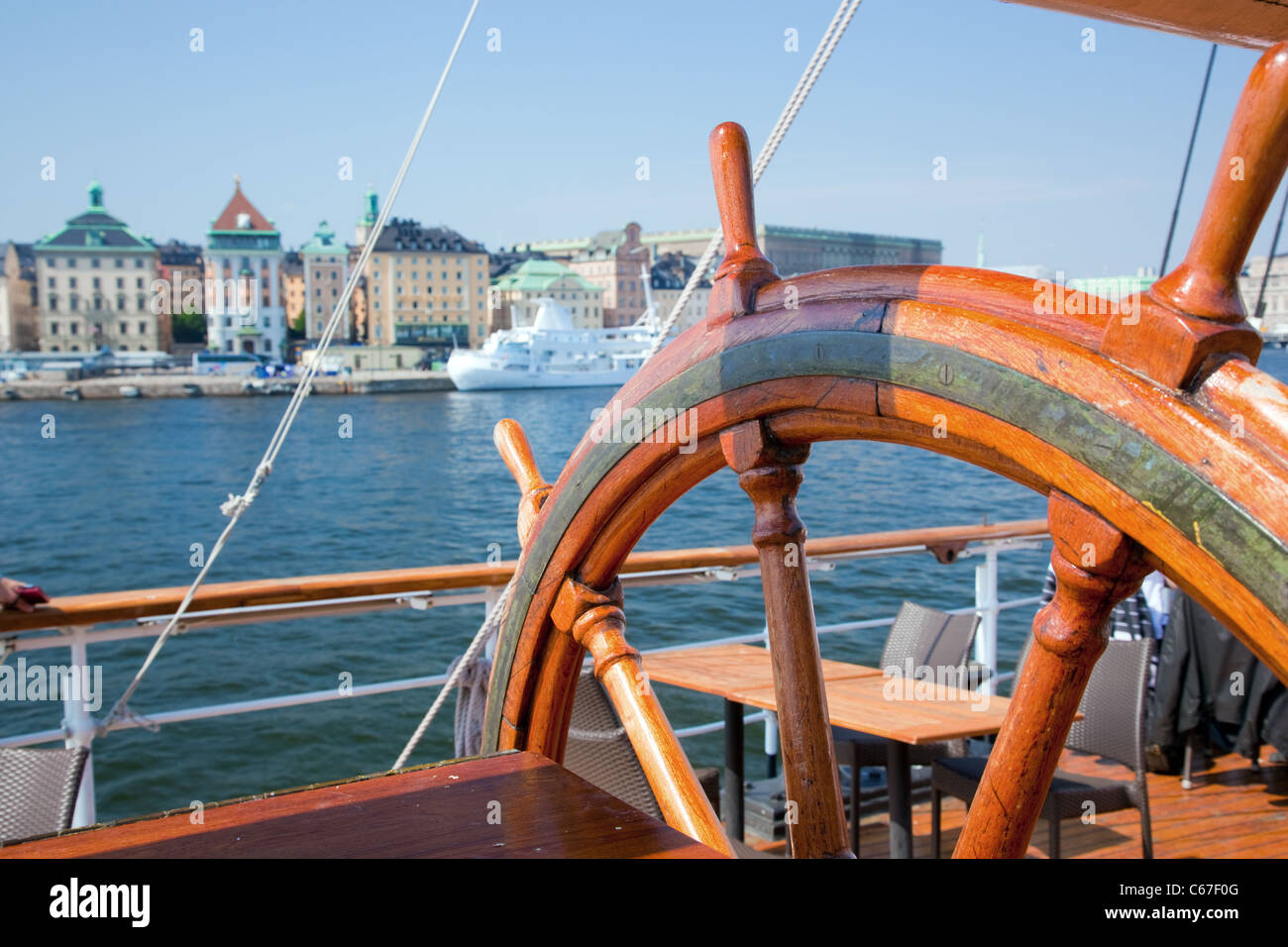 Ship and helm hi-res stock photography and images - Alamy