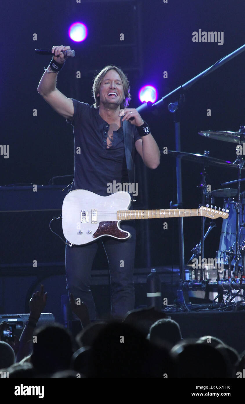 Keith urban performing hi-res stock photography and images - Alamy