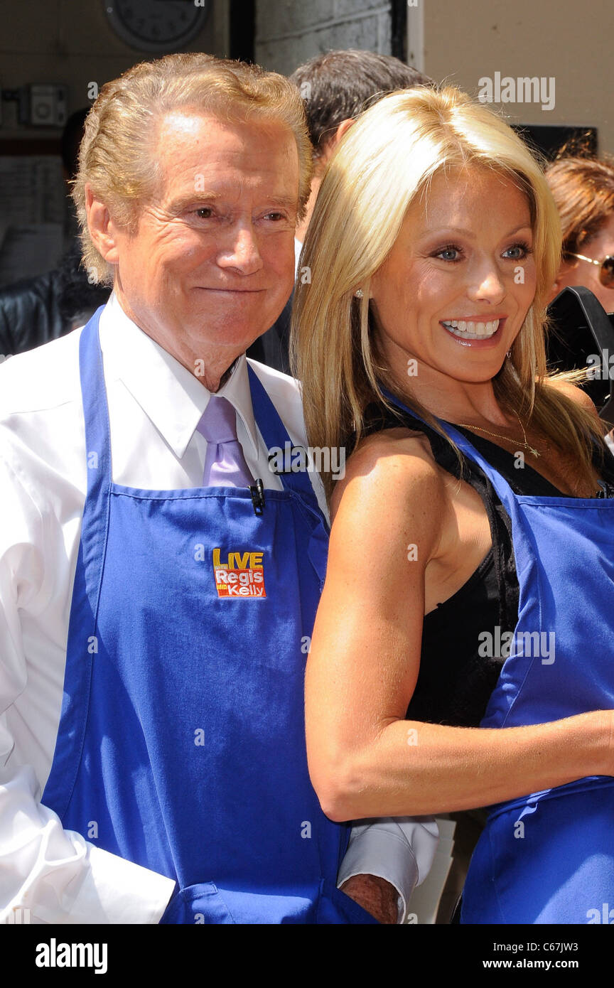 Regis Kelly, Kelly Ripa, film a segment at the 'Live With Regis And ...