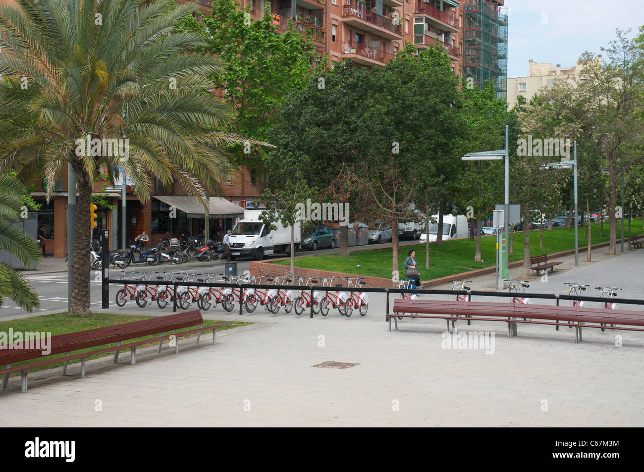 Bicing bike hire point in Barcelona Stock Photo - Alamy