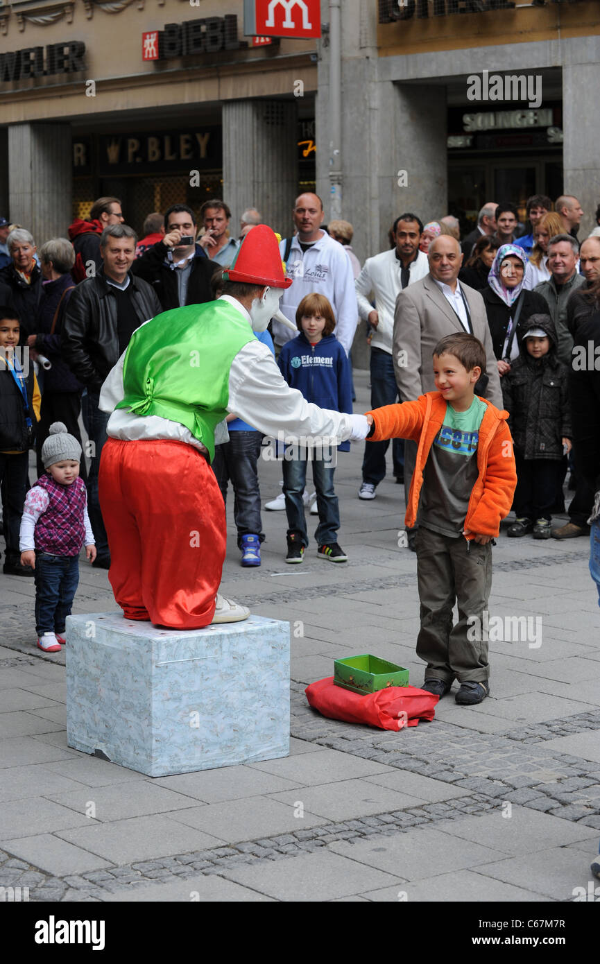 Mime artist entertaining crowds in Munich Bavaria Germany Munchen ...