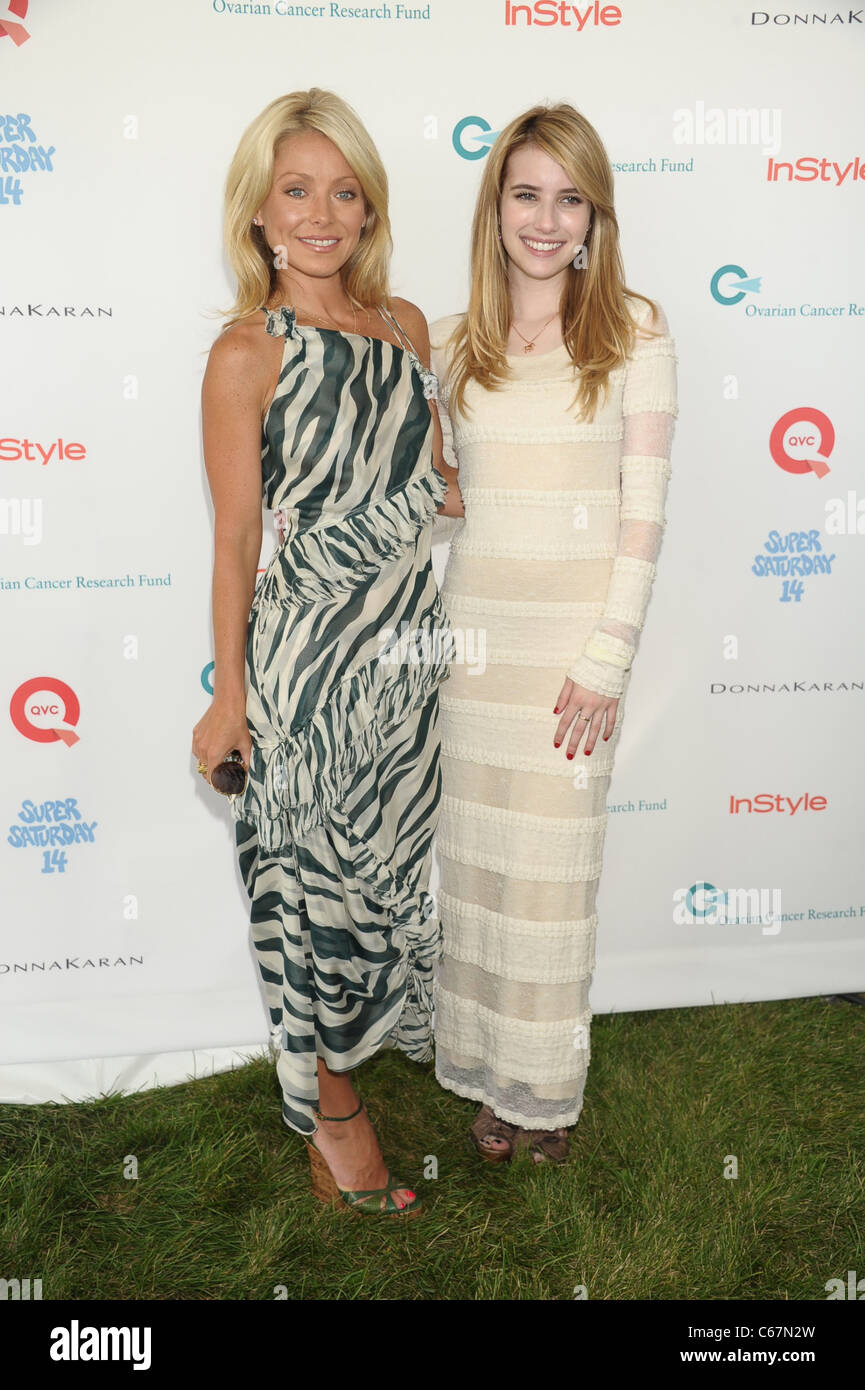 Kelly ripa and emma roberts hi-res stock photography and images - Alamy