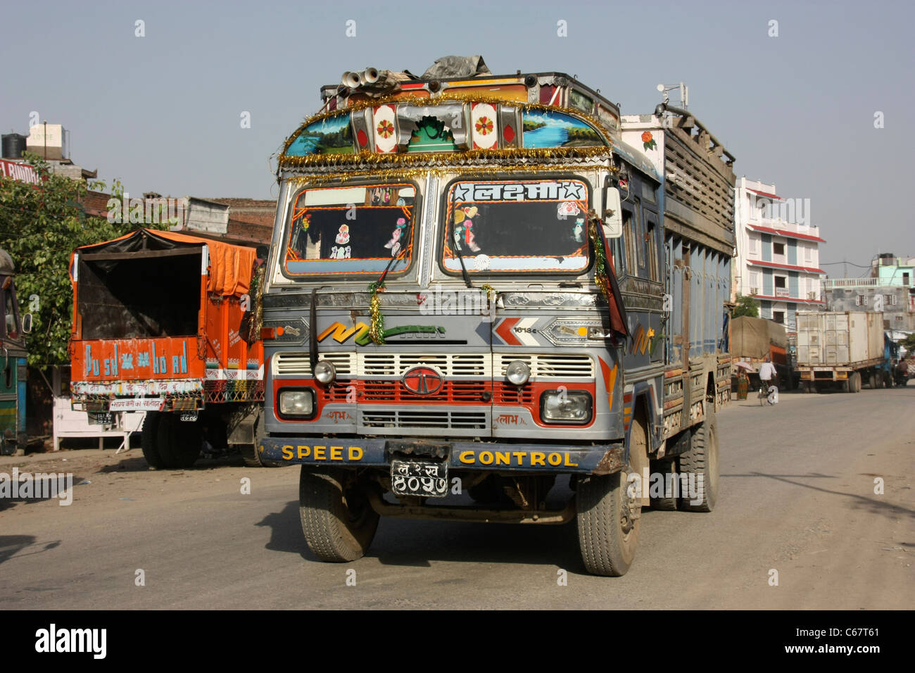 Decorated Nepali truck at India Nepali border crossing Stock Photo - Alamy