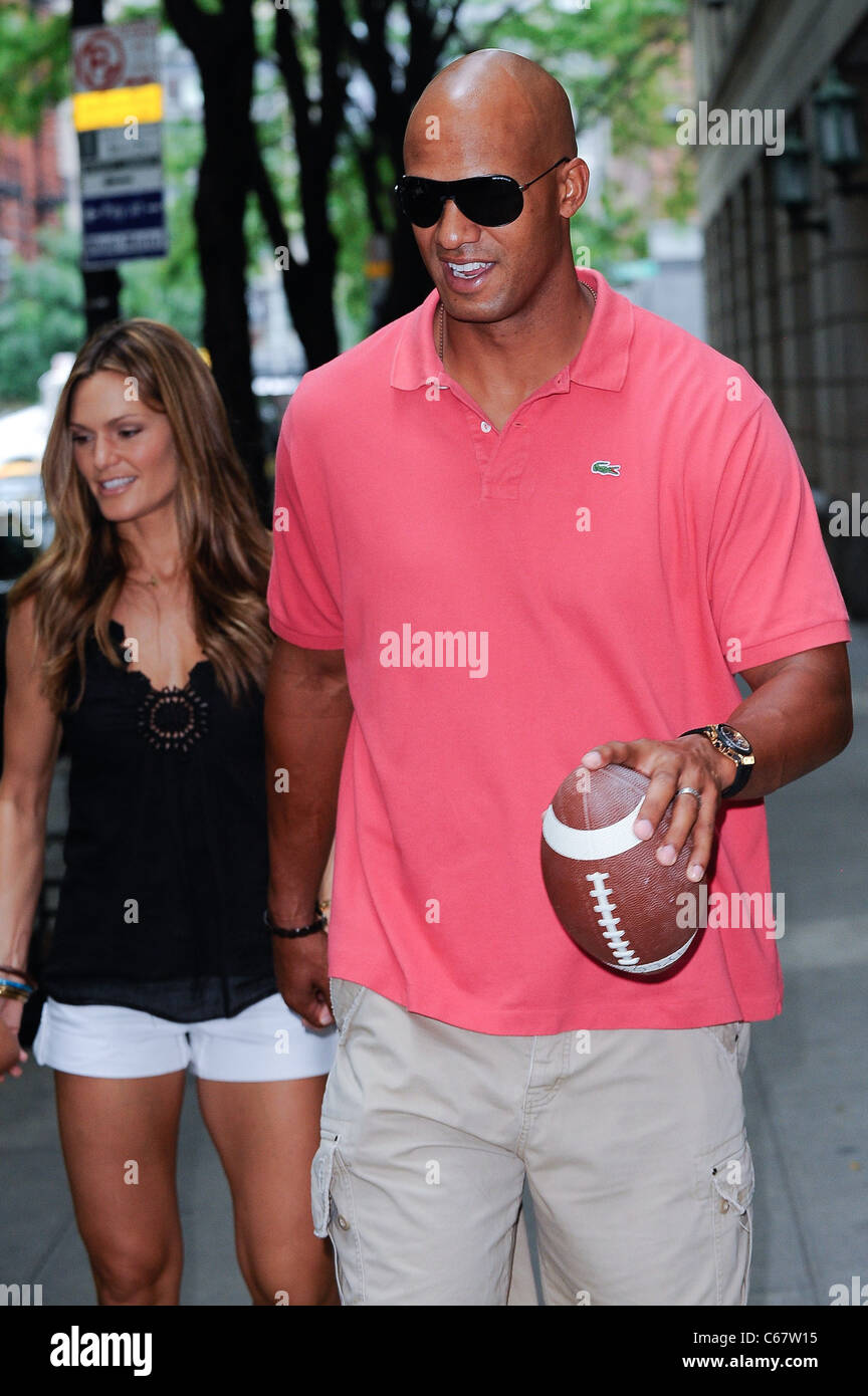 Katina Taylor, Jason Taylor, walk in Midtown Manhattan out and about ...