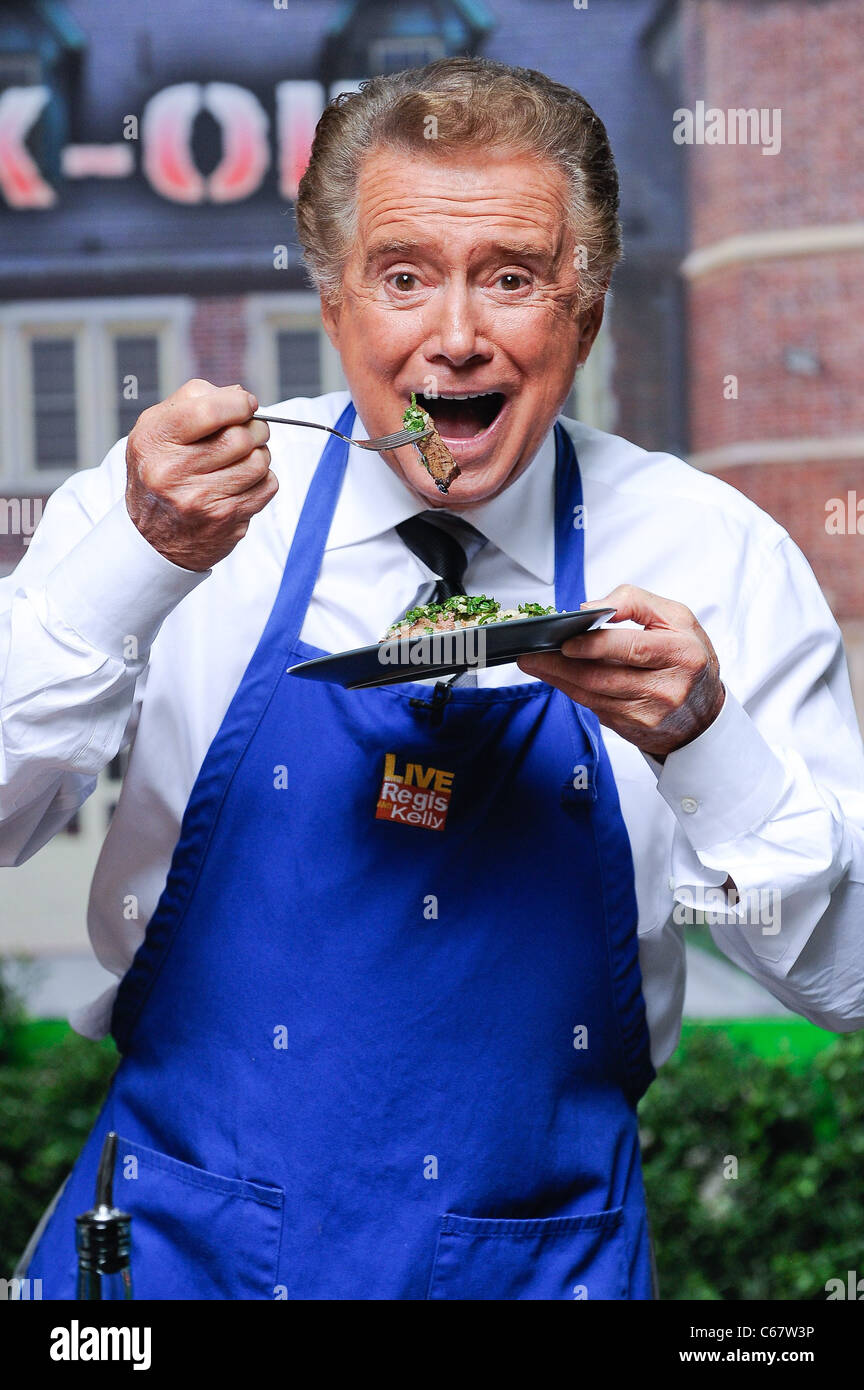 Regis Philbin, hosts 'Live With Regis And Kelly' taping out and about ...