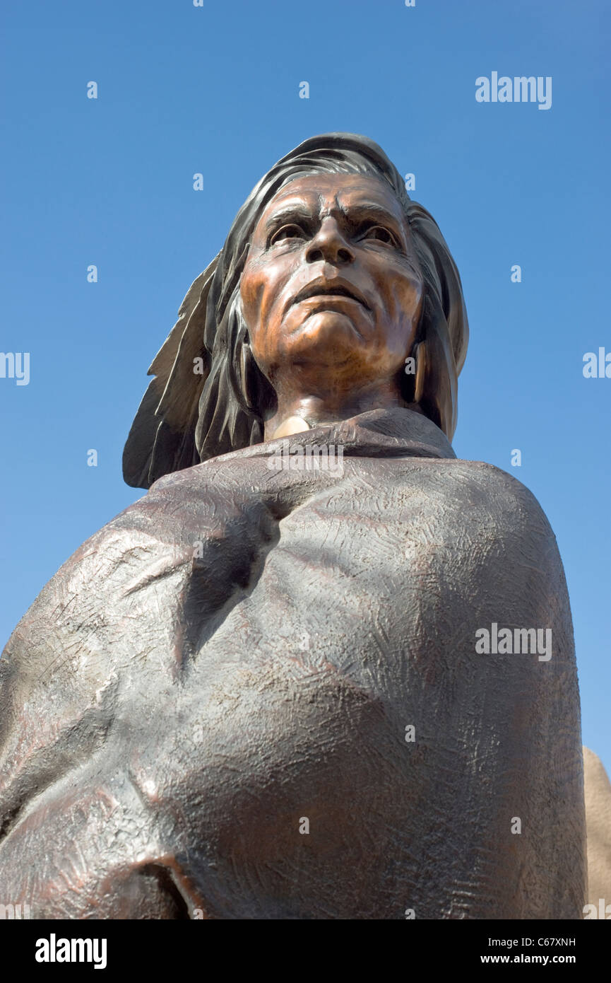 Bronze sculpture native american indian hi-res stock photography and ...