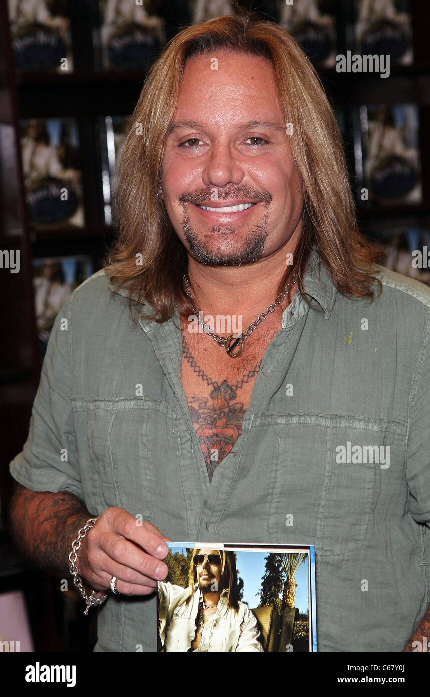 Vince Neil at in-store appearance for Vince Neil TATTOOS & TEQUILA Book ...