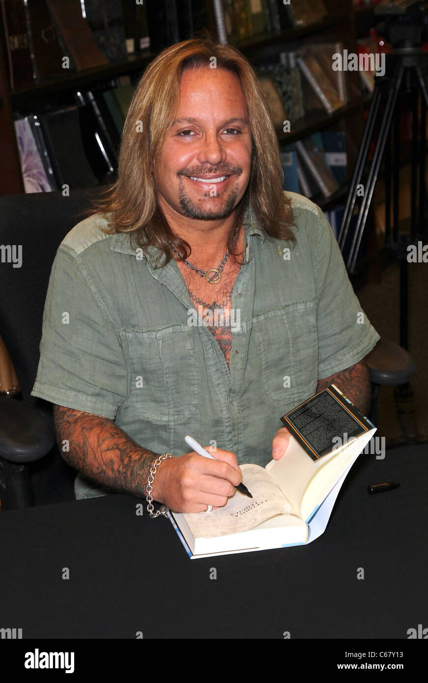 Vince Neil at in-store appearance for Vince Neil TATTOOS & TEQUILA Book ...