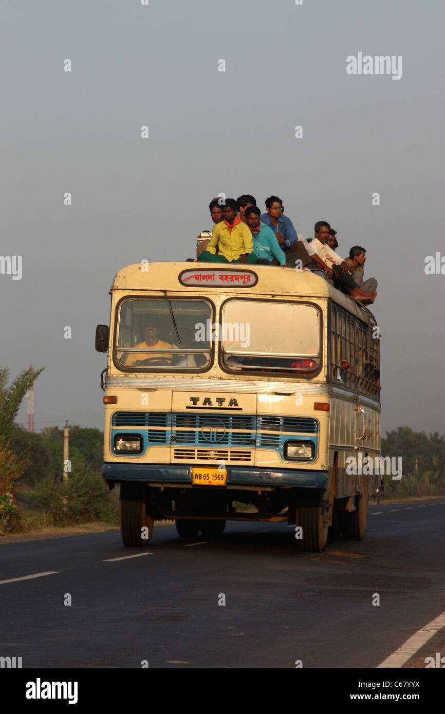 Crowded bus india hi-res stock photography and images - Alamy