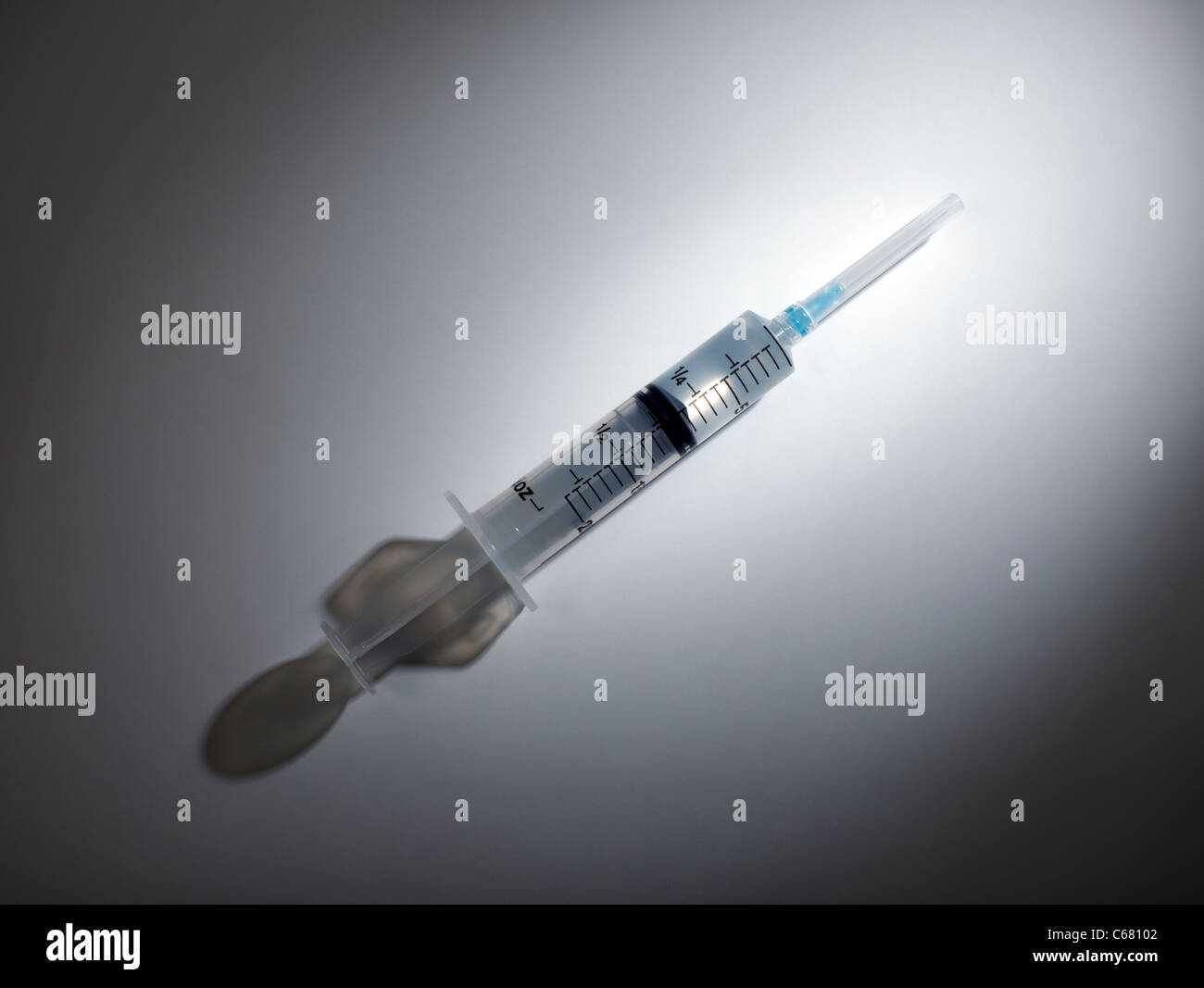 Syringe hypodermic needle Stock Photo - Alamy
