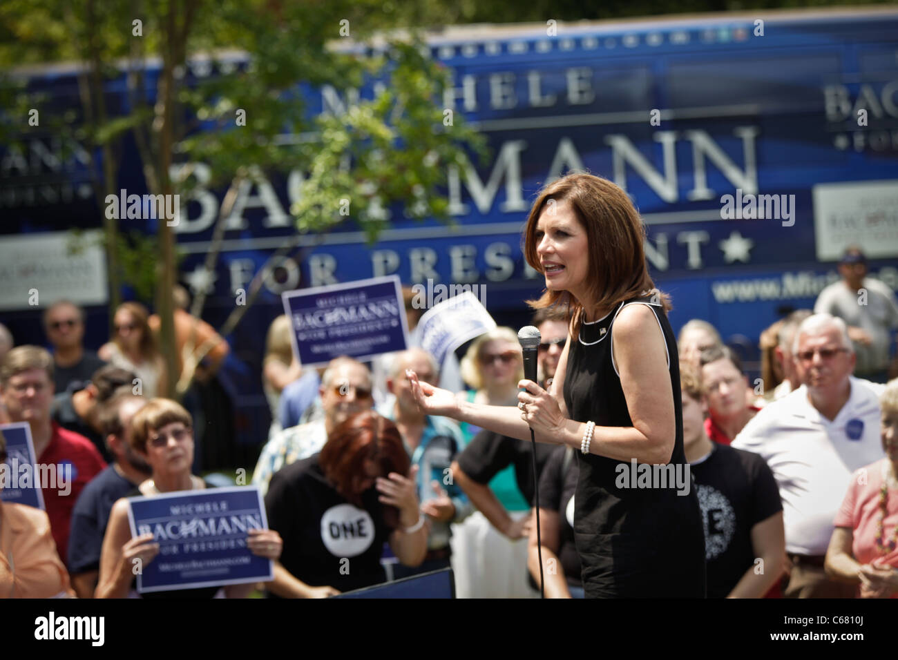 US Republican Presidential candidate Michelle Bachmann campaigns on ...
