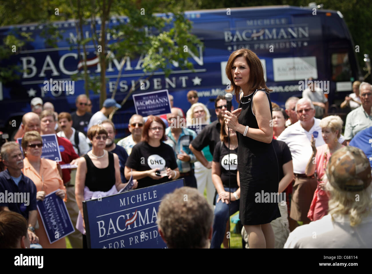 US Republican Presidential candidate Michelle Bachmann campaigns on ...