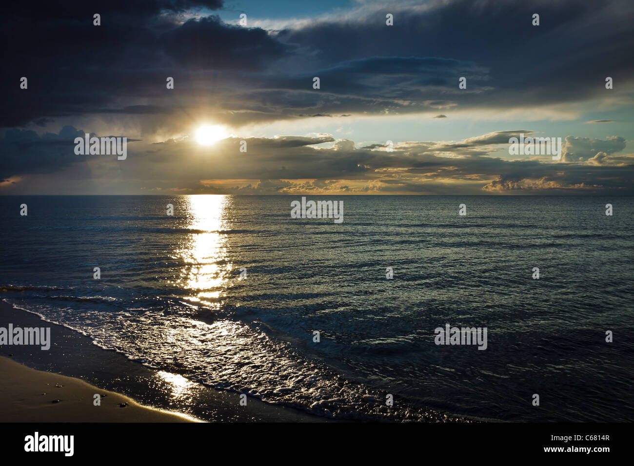 Dynamic sky hi-res stock photography and images - Alamy