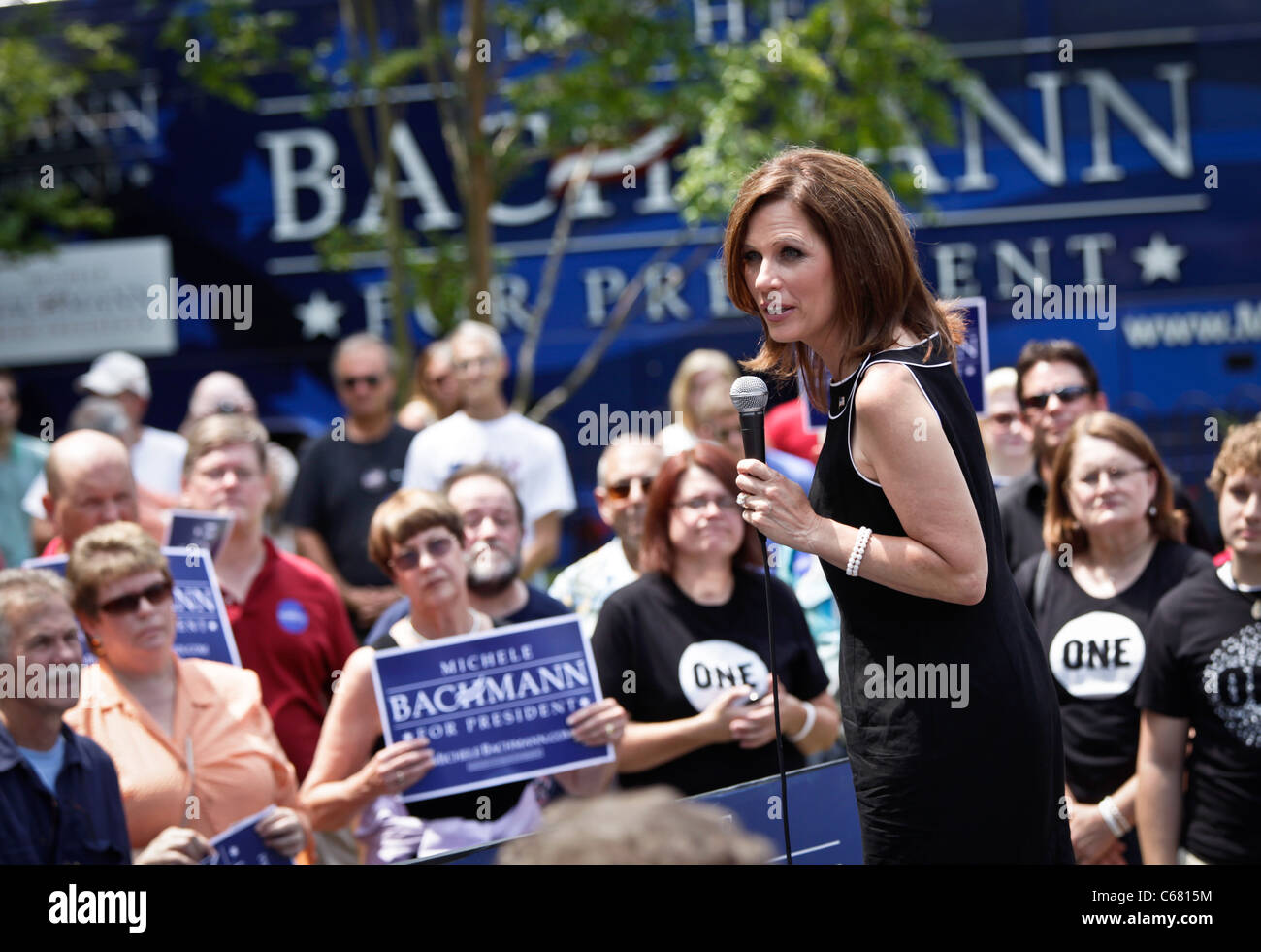 US Republican Presidential candidate Michelle Bachmann campaigns on ...