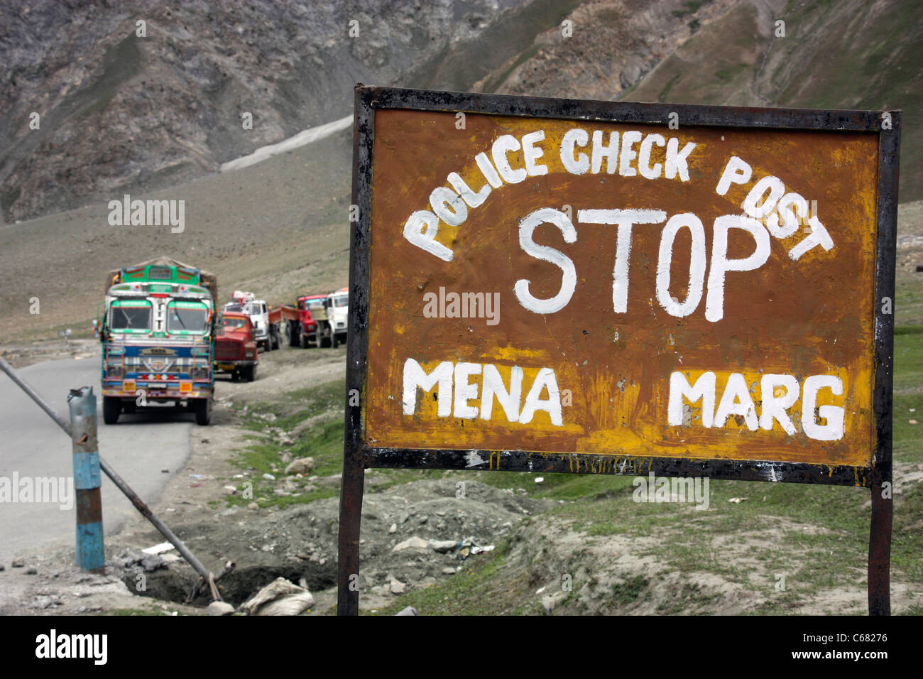 Military checkpoint sign hi-res stock photography and images - Alamy