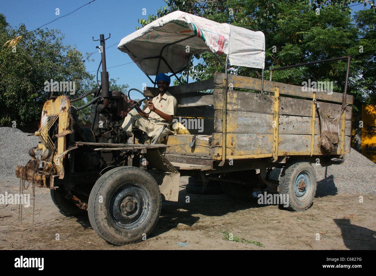 Wagon indian asian truck hi-res stock photography and images - Alamy