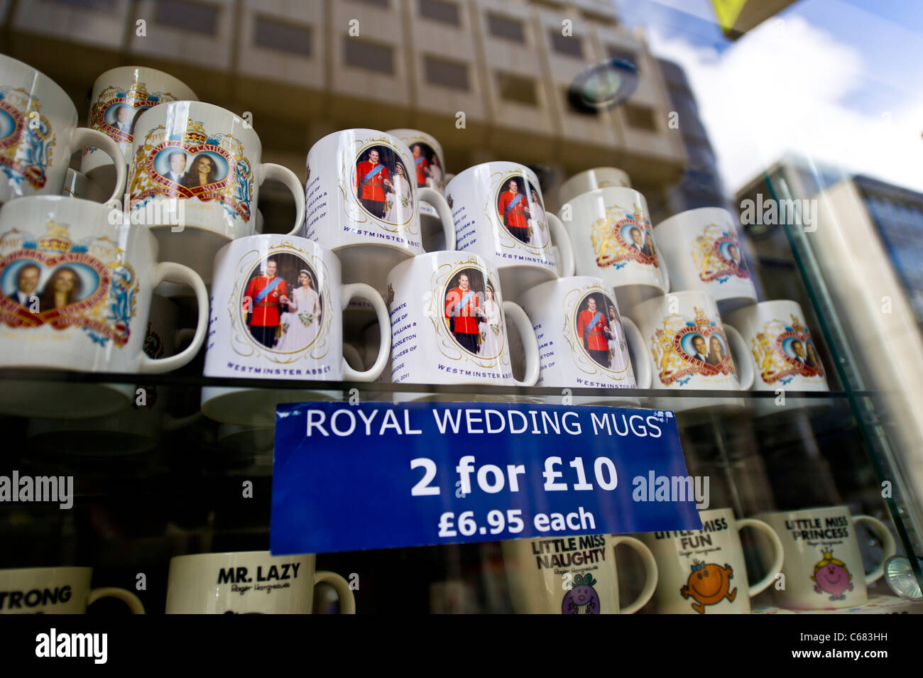 Tacky souvenirs hi-res stock photography and images - Alamy