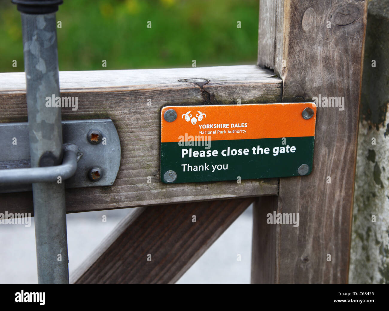 Please close the gate sign, North Yorkshire, Yorkshire Dales National ...