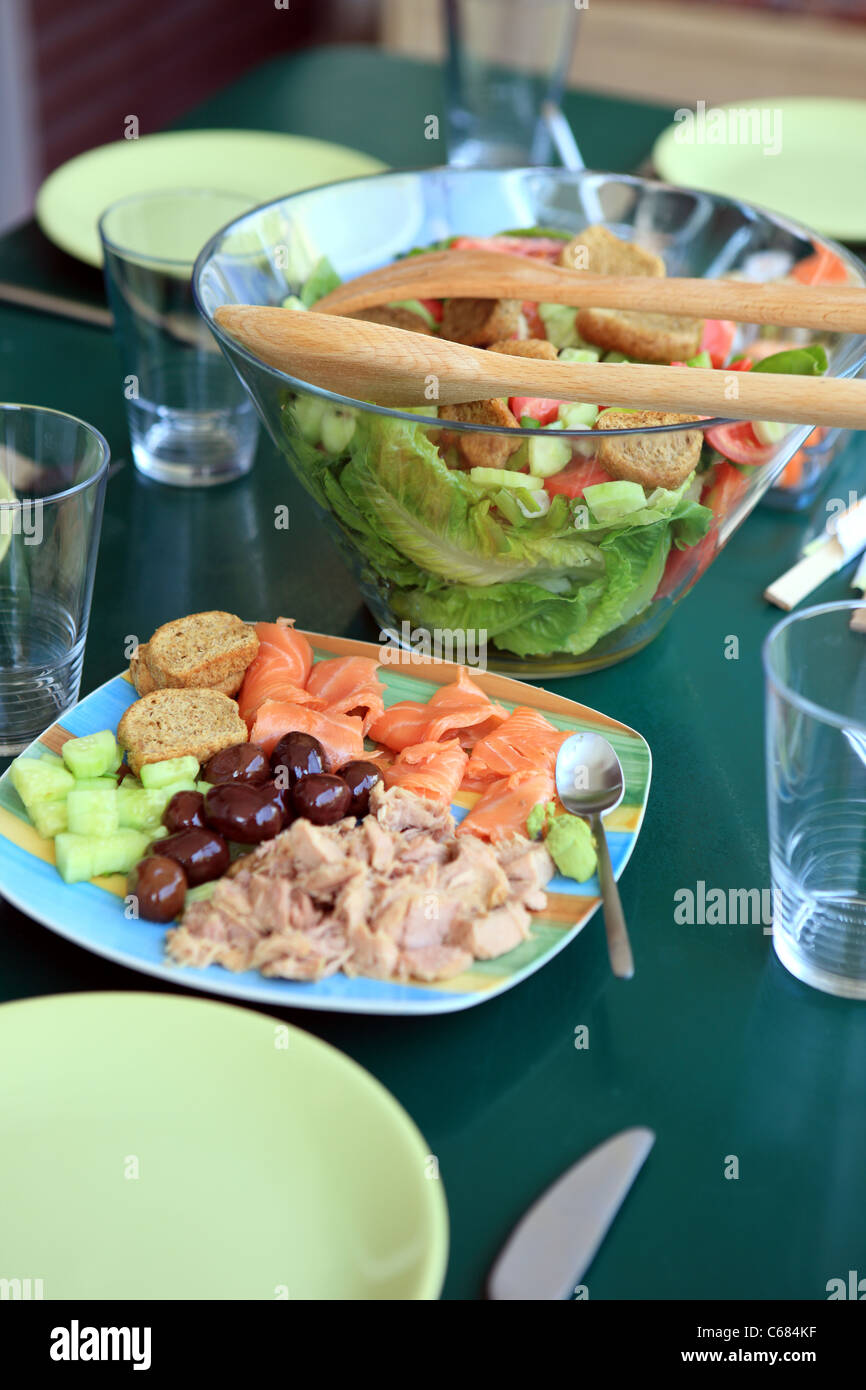 Set plates hi-res stock photography and images - Alamy