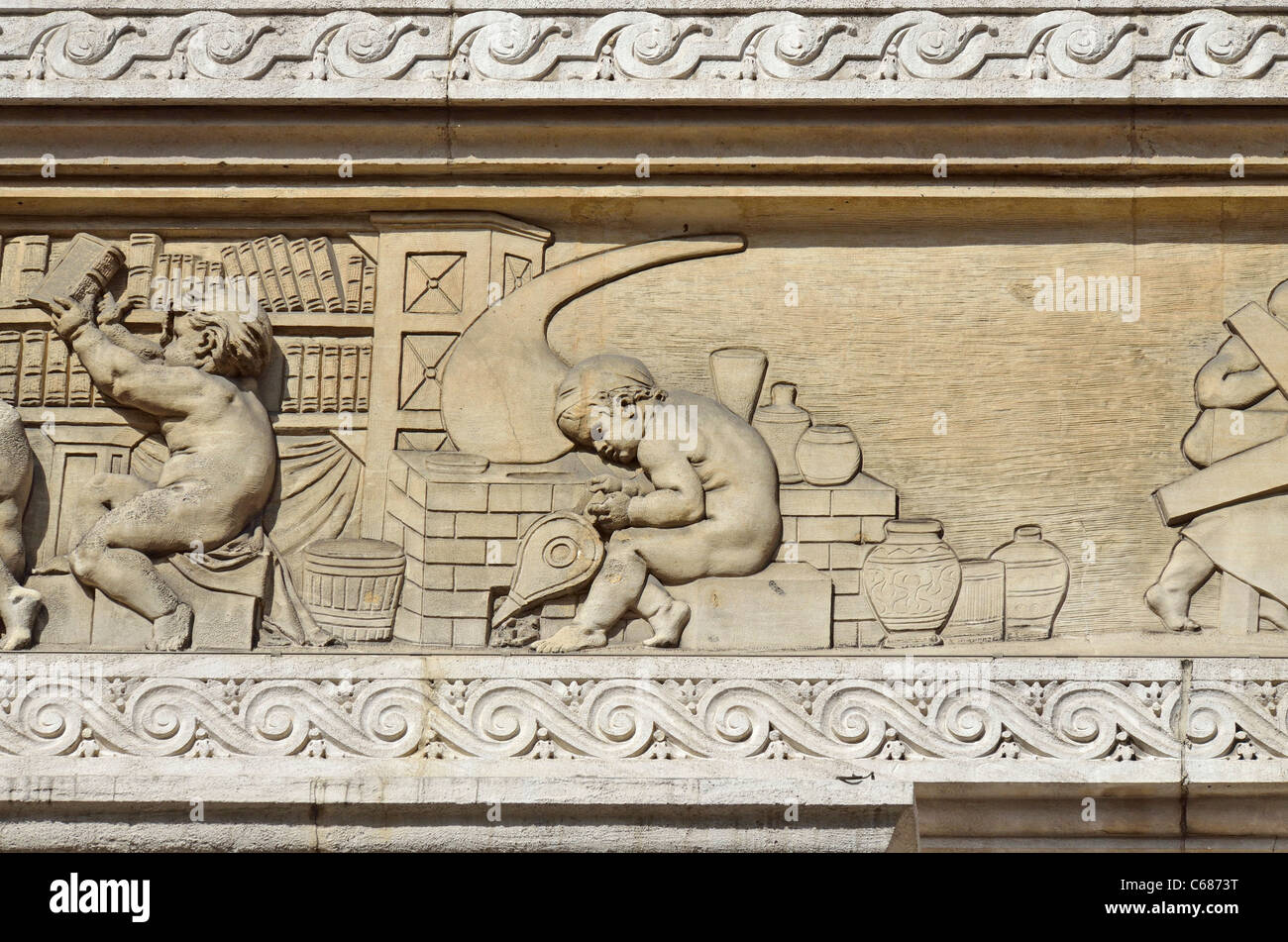 Working putti hi-res stock photography and images - Alamy