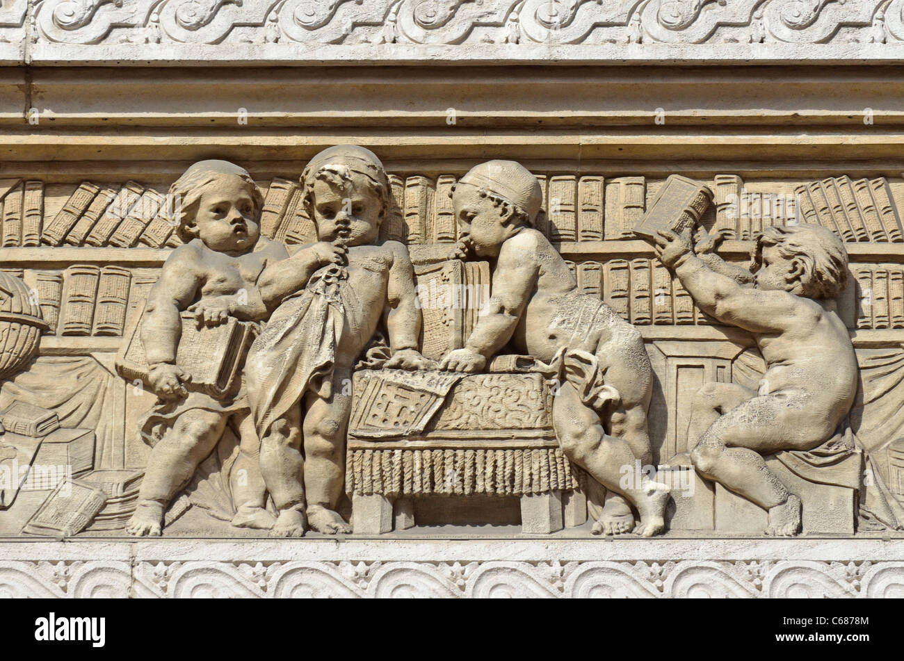 Working putti hi-res stock photography and images - Alamy